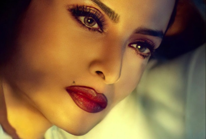 Rekha Birthday Special: 6 Beauty Trends Set By The Veteran Actress That ...