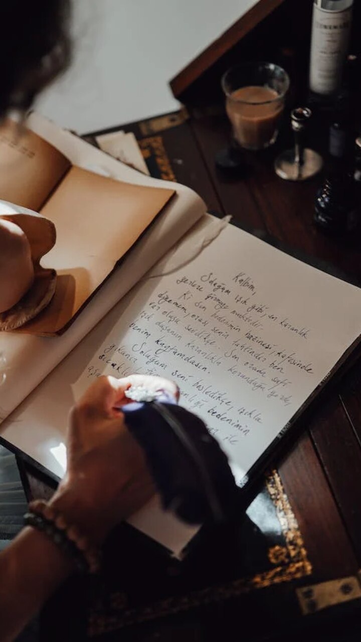 How To Write A Compelling Novel: Step-By-Step Guide For Authors