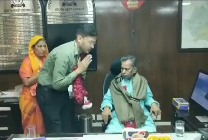 Video: IAS Officer Welcomes Priest With Folded Hands, Faces Govts Heat ...