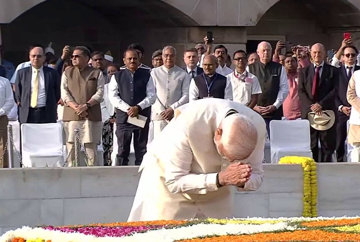 Gandhi Jayanti: PM Modi Says Mahatma Gandhi's Impact Is Global ...