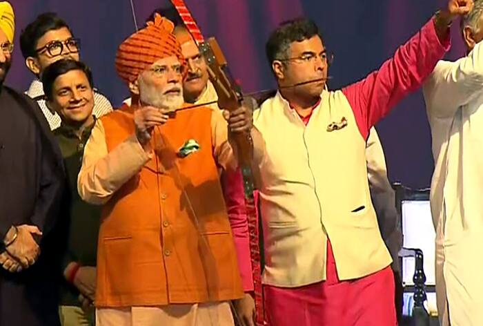 PM Modi Attends ‘Ravan Dahan’ At Dwarka Sector-10 Ram Leela; Urges ...