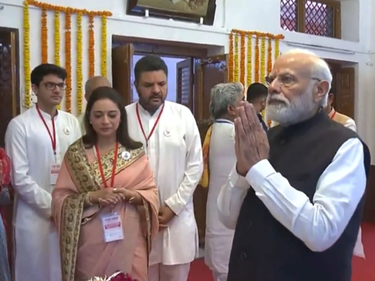 PM Modi MP Visit: भगवान राम की तपोभूमि चित्रकूट पहुंचे प्रधानमंत्री ...