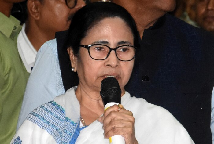 West Bengaptil CM Mamata Banerjee Launches Yatri Sathi App For Taxi ...