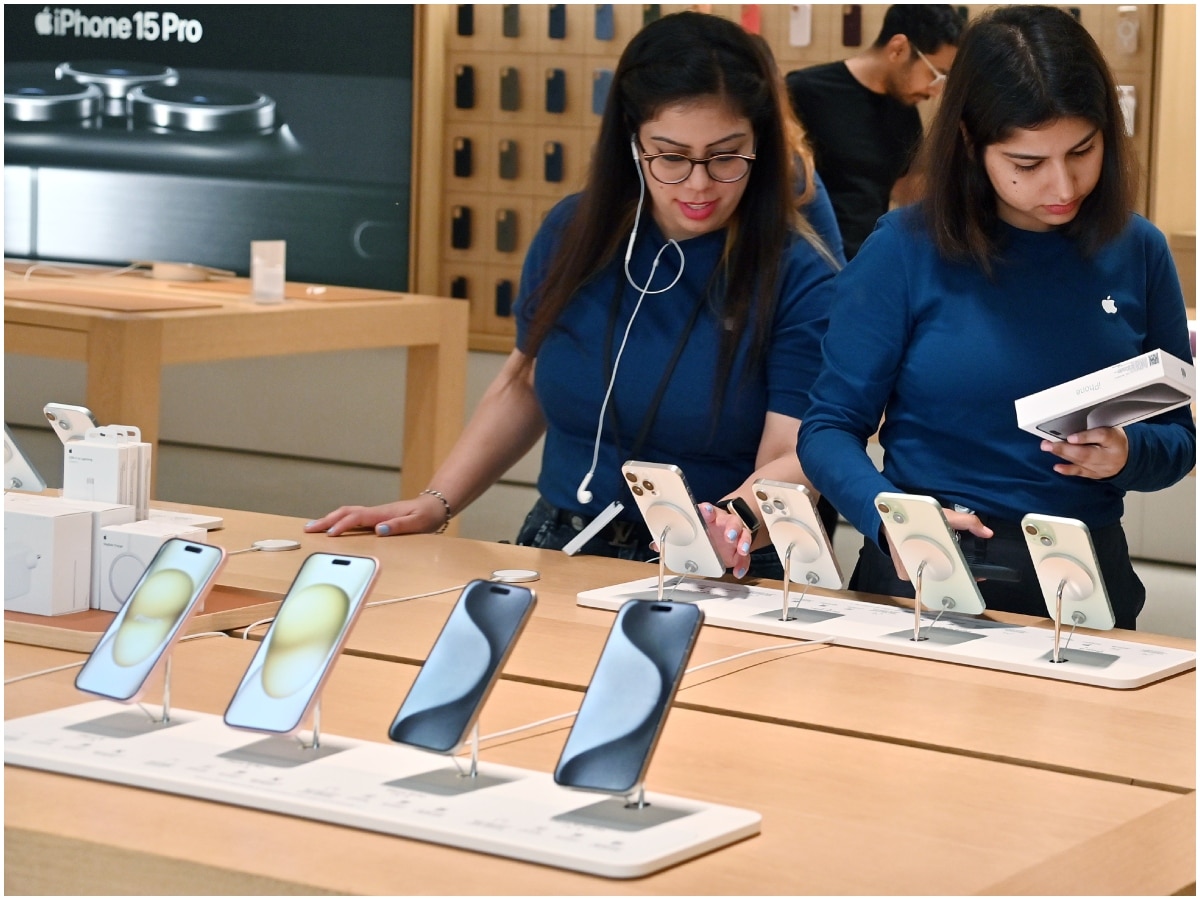 Mobile Phone To Become Cheaper As Govt Slashes Import Duty To 10 Per Cent