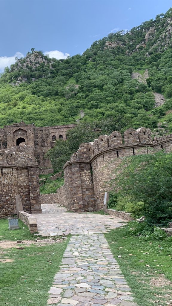 Bandhavgarh Fort dates back nearly 2000 years and is mentioned in the ...