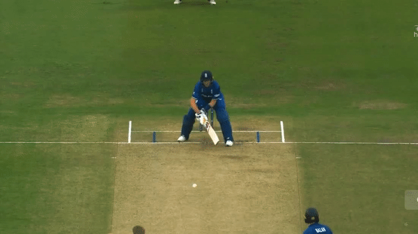 WATCH: ये क्या कर बैठे जो रूट! इंग्लिश बल्लेबाज का अजीबोंगरीब डिसमिसल ...