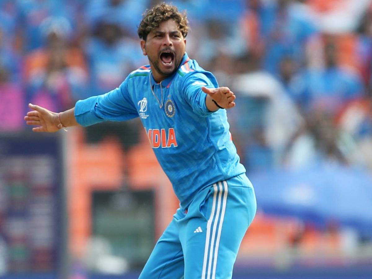 सेमीफाइनल से पहले कुलदीप यादव बने फूड डिलीवरी बॉय, कस्टमर से पूछ ली यह बात