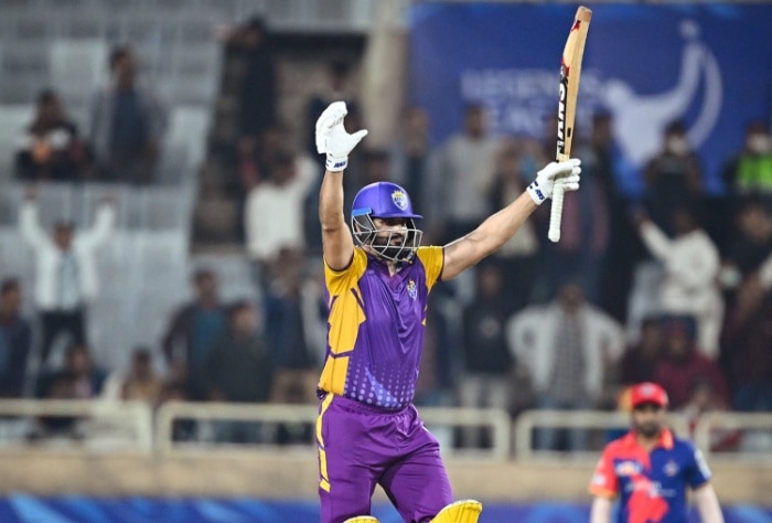 Irfan Pathan Turns The Clock, Smashes 65* Off 19 Balls in LLC 2023 ...