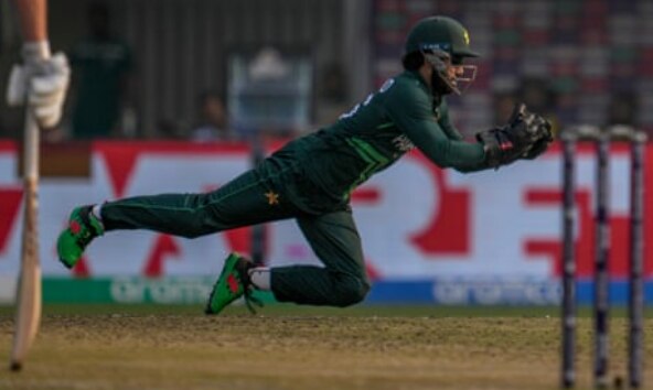 VIDEO: PAK vs ENG 2023 विश्व कप मैच में मोहम्मद रिजवान ने पकड़ा शानदार कैच; डेविड मलान को ...