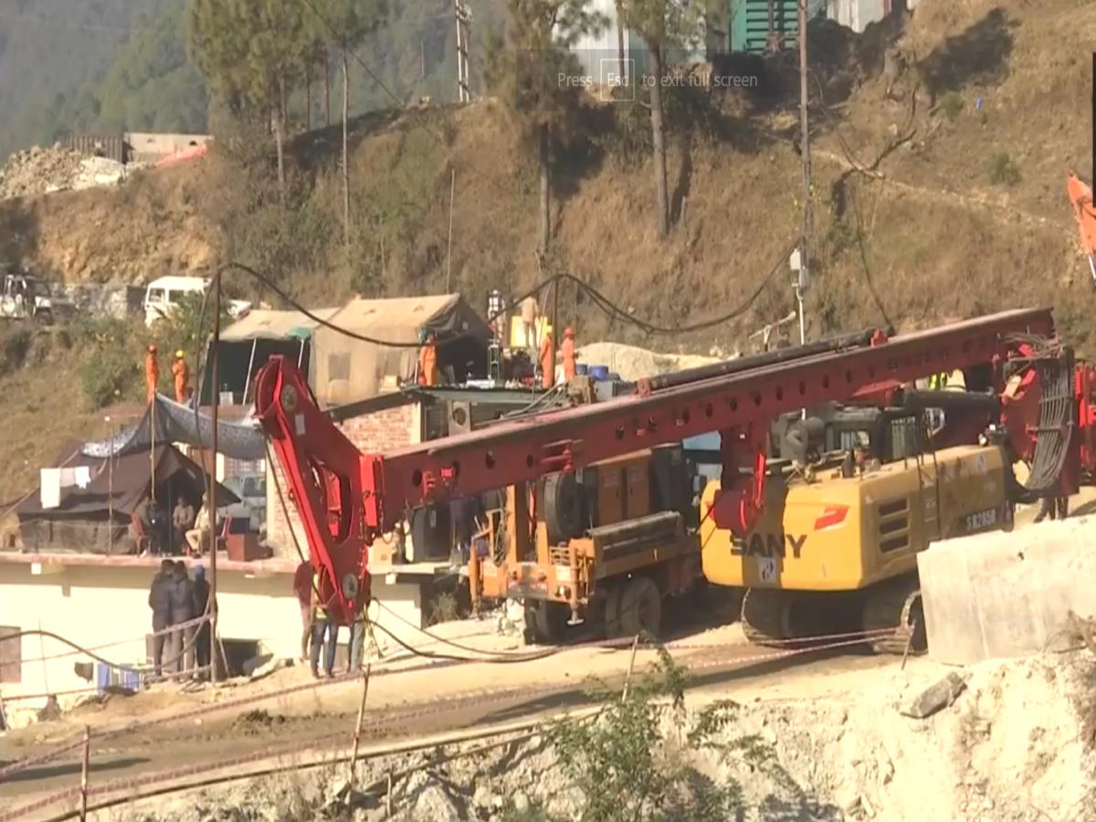 Uttarkashi Tunnel Rescue: सरिया के जाल में फंसी ऑगर मशीन बाहर निकाली गई ...