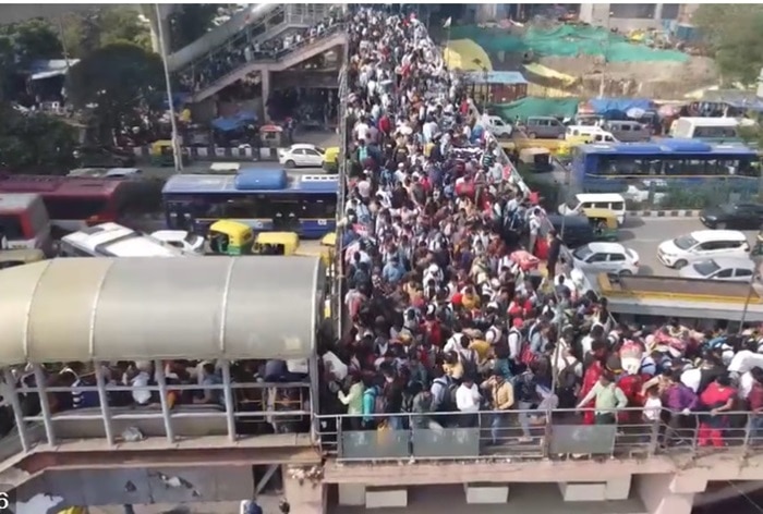 WATCH: Huge Rush Of People At Delhi-UP Border Near Anand Vihar Railway ...