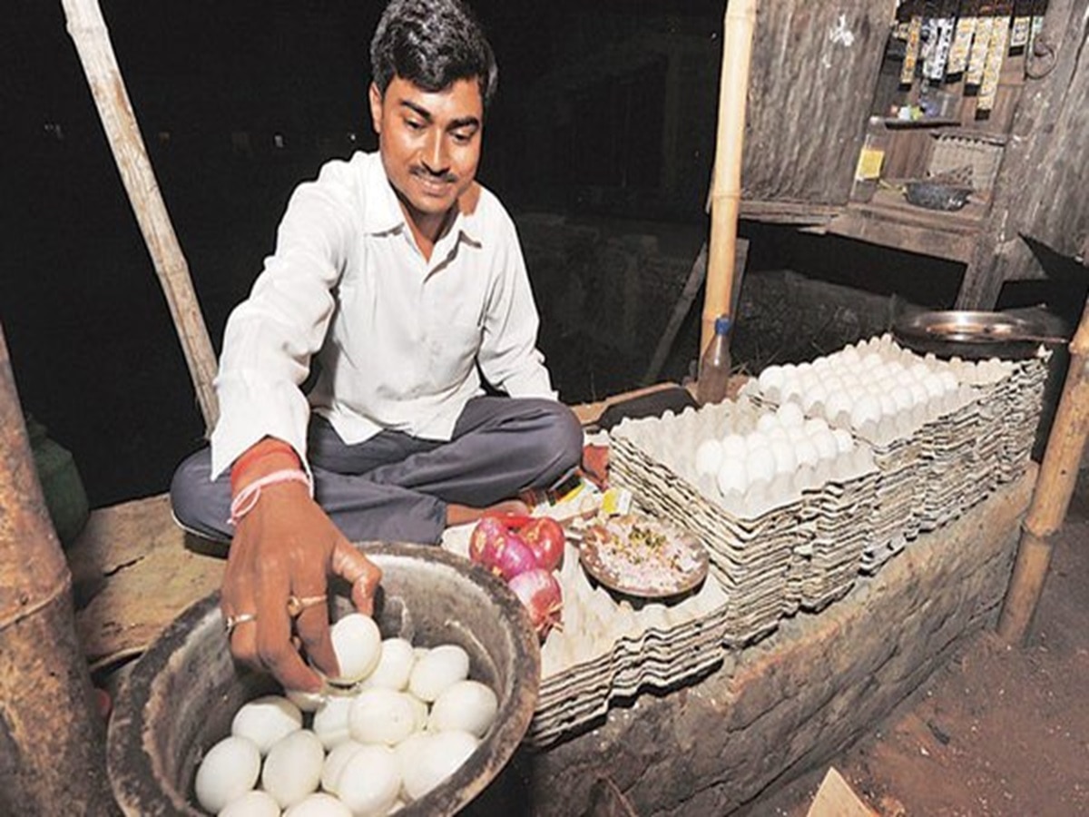 कभी बेचे अंडे व सब्जी, झाड़ू भी लगाई, गरीबी नहीं तोड़ पाई हौसला UPSC पास कर बनें IOFS