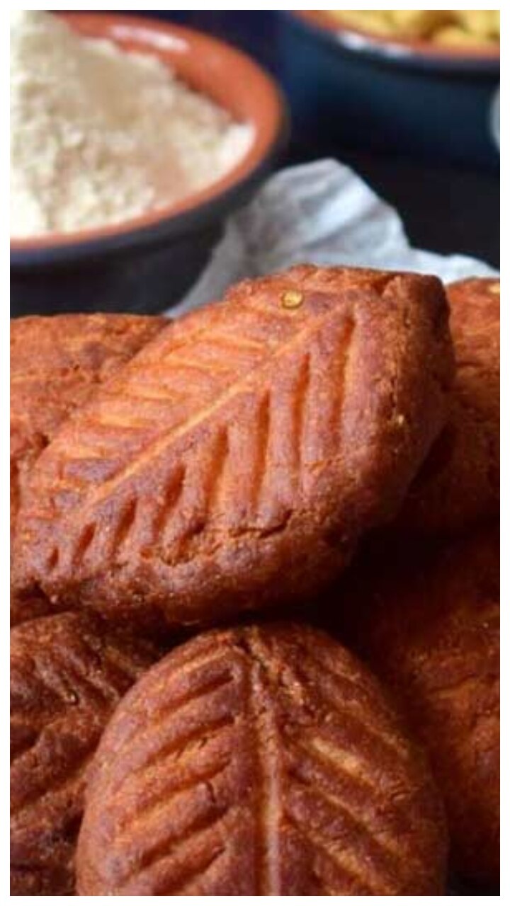 Chhath Puja Thekua recipe : कैसे बनता है छठ पूजा का ठेकुआ, यहां है रेसिपी