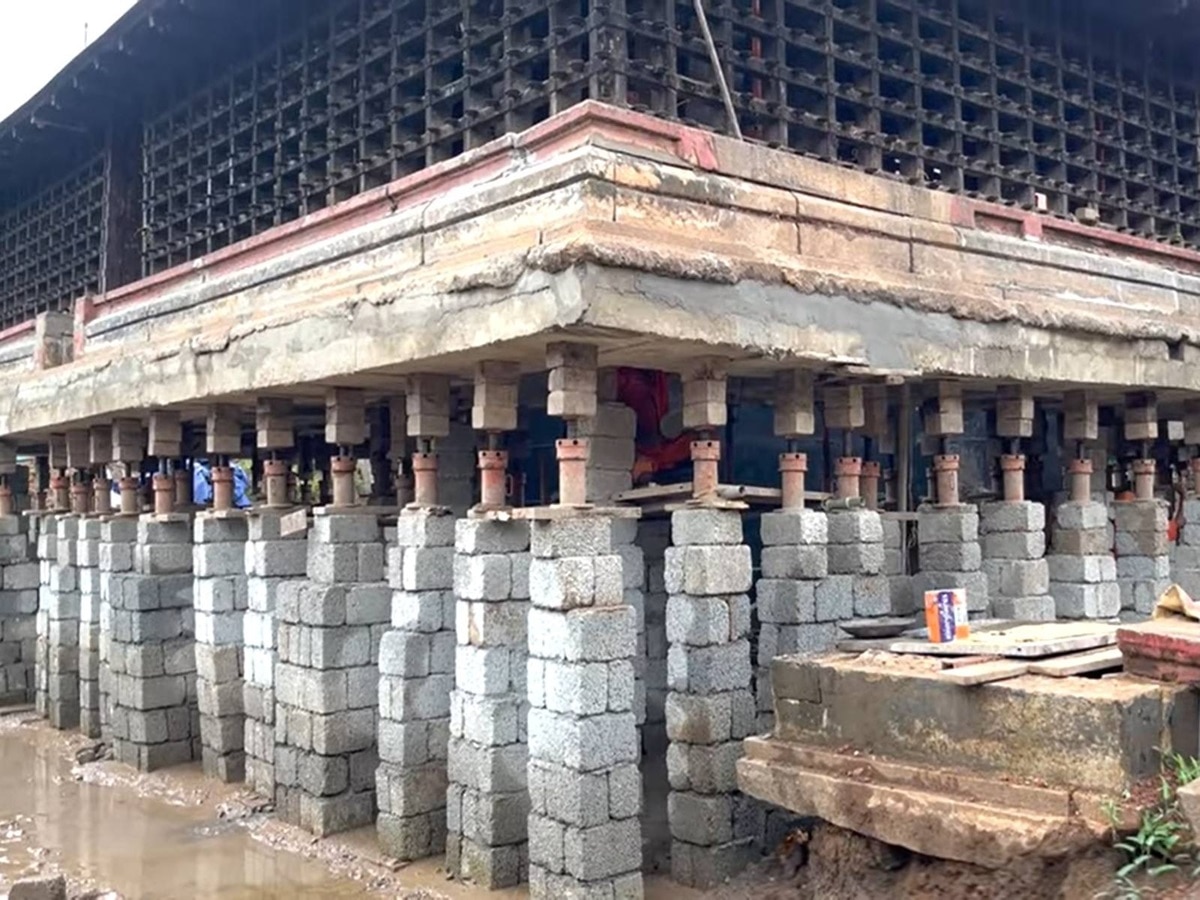 जमीन से 6 फीट ऊपर उठाया केरल का 3 हजार साल पुराना मंदिर, बाढ़ का था खतरा