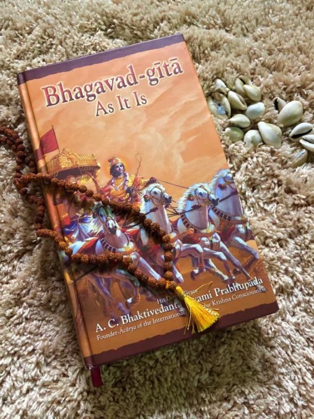 9 Religious Books Everyone Should Read