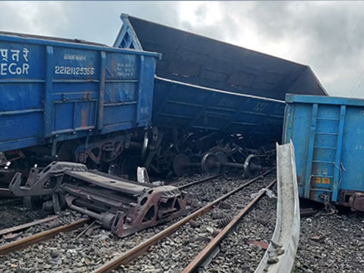 Train Towards Chennai Harbour Derailed Near Chengalpattu, Railway ...