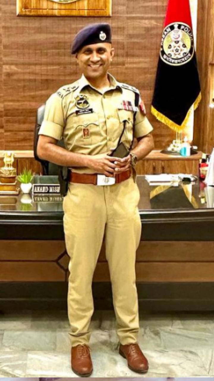 आजादी की जिंदगी जिने के लिए छोड़ दी IPS की नौकरी, जानिए कौन हैं Anand ...