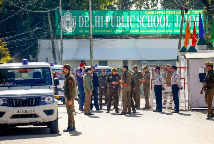 DPS RK Puram Gets Bomb Threat Mail; Campus Vacated, Probe Launched