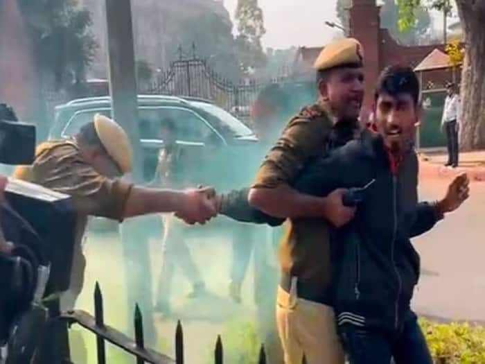 संसद सुरक्षा उल्लंघन का आरोपी अमोल सेना में जाना चाहता था, पेरेंट्स से ...