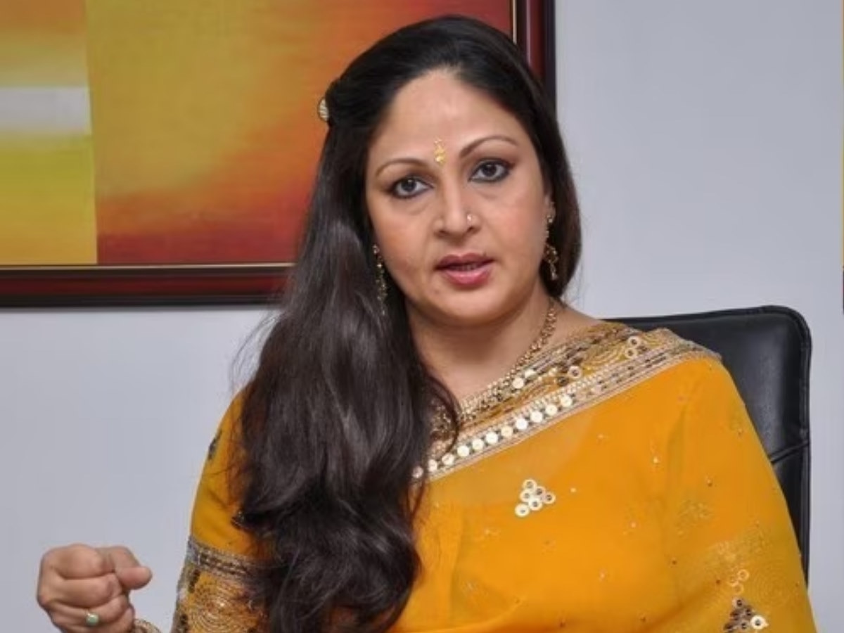 Rati Agnihotri : रति अग्निहोत्री का स्टारडम ऐसा कि 2 साल में की 32 ...