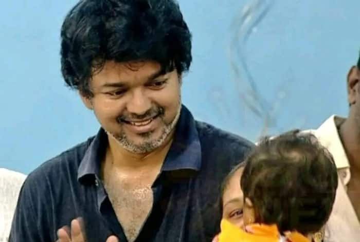 Vijay Makes FIRST Appearance After Chappal Attack to Provide Aid to Flood Affected Families ...