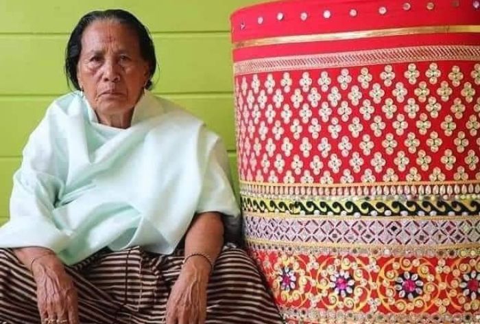 Meet Hanjabam Radhe Devi, 90-Year-Old Weaver From Manipur, Who ...