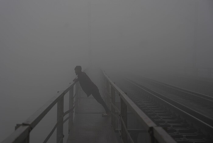 Dense Fog Envelops Delhi-NCR, Several Trains Cancelled, Some TO Arrive ... Dense Fog Envelops Delhi-NCR, Several Trains Cancelled, Some TO Arrive ...