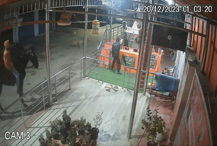 Caught-On-Cam: 2 Men On Horseback Attempt To Rob Temple Donation Box In ...