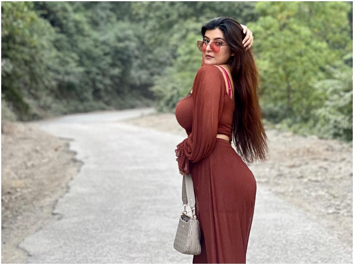 कौन है फेमस Instagram इंफ्लुएंसर प्रिया सिंह, जिसे बॉयफ्रेंड ने कार से कुचला; हर PHOTO पर आते ...