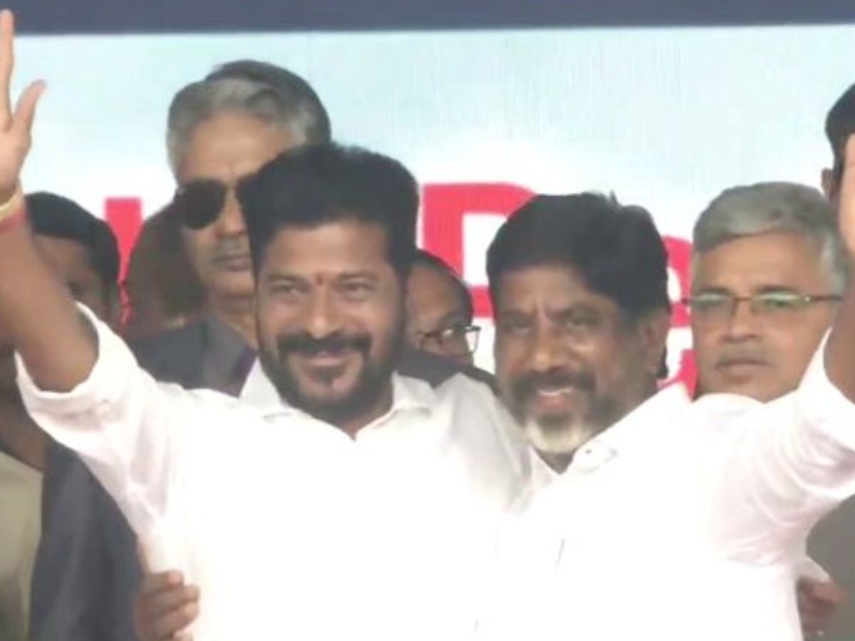 Revanth Reddy Swearing-in Ceremony: रेवंत रेड्डी के सिर पर सजा CM का ...