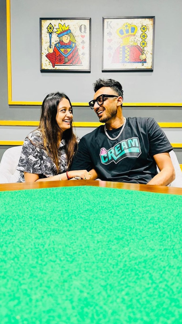 9 Adorable Moments of Axar Patel With Wife Meha Patel