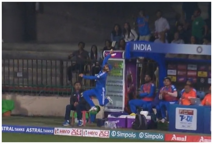 Virat Kohli Shows Great Athleticism With One-Handed Save During IND vs ...