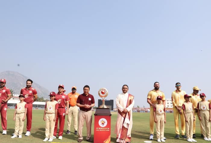 Sachin Tendulkar One World Beat Yuvraj Singh One Family By 4 Wickets