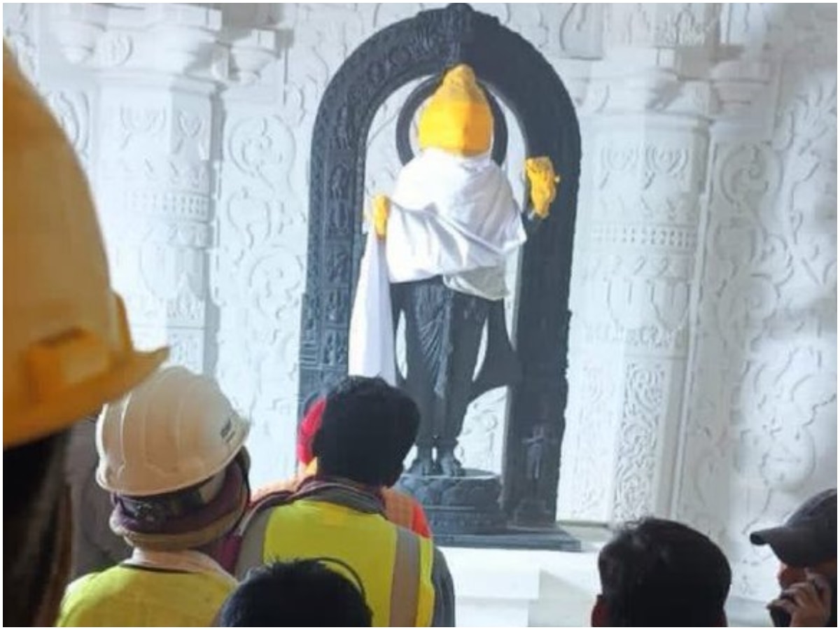 Ram Lala Murti First Photos: अयोध्या के भव्य राम मंदिर में विराजमान हुए ...