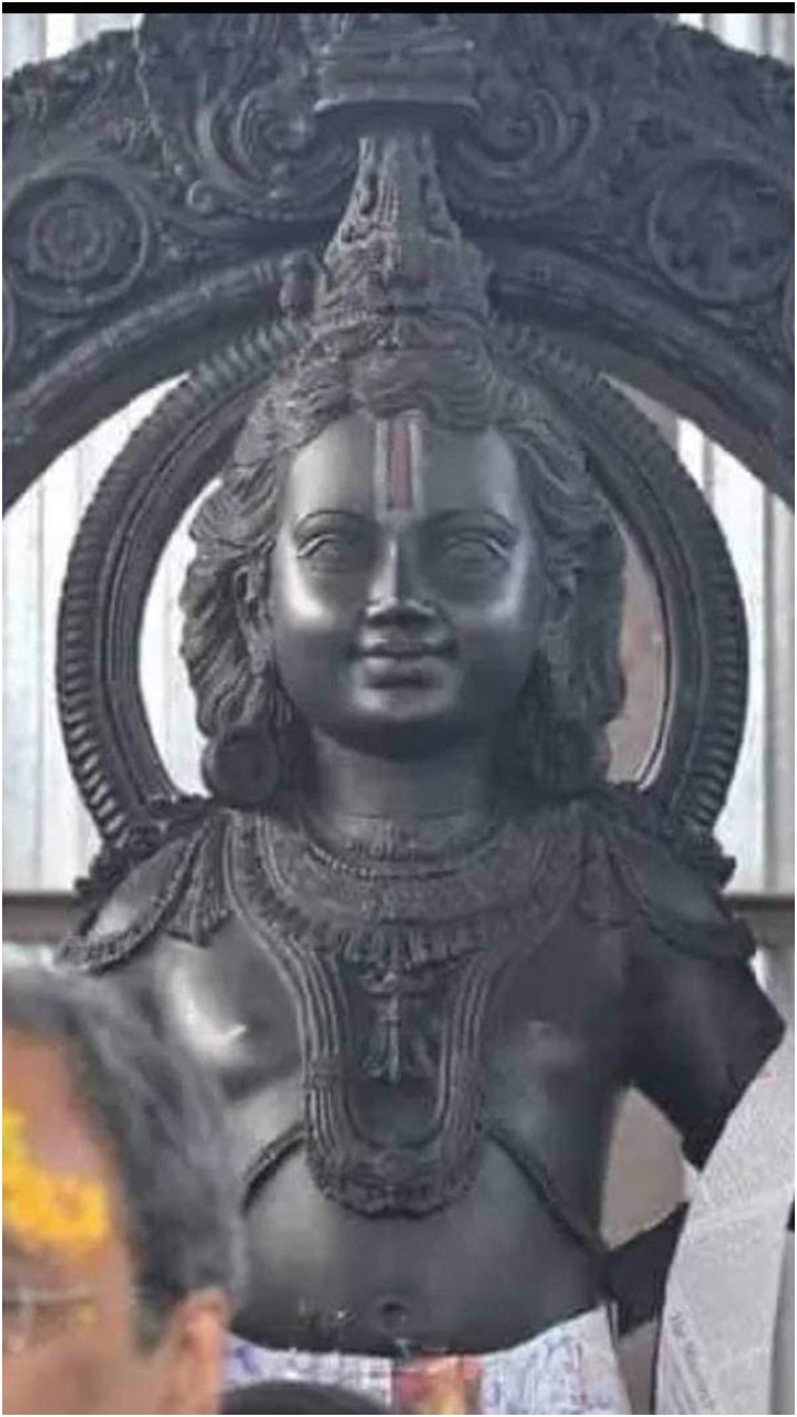 Ram Lalla Photos: चेहरे पर मुस्कान, हाथों में धनुष-बाण; मंत्रमुग्ध कर ...