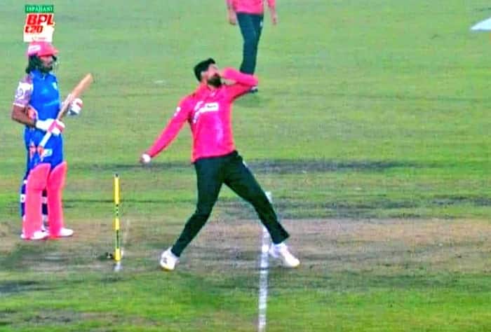 शोएब मलिक ने BPL 2024 में की मैच फिक्सिंग? PAK स्पिनर ने 1 ओवर में 3 नो-बॉल फेंककर नया विवाद ...