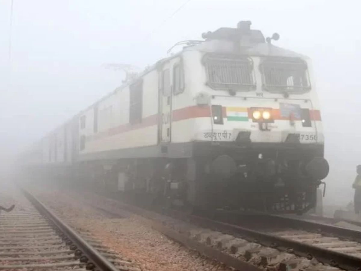 Train Delay: कोहरे की मार! दिल्ली आने वाली कई ट्रेनें आज फिर लेट, चेक ...