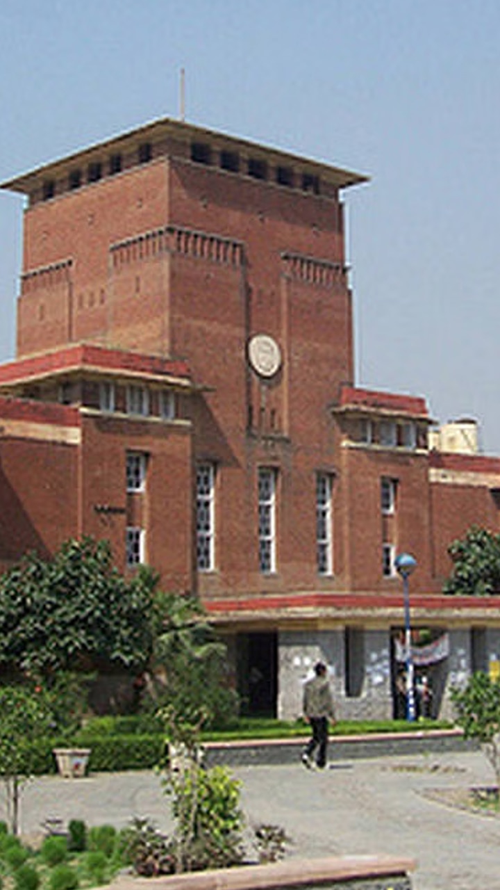 7 Popular IAS Officers Who Are Alumni of Delhi University