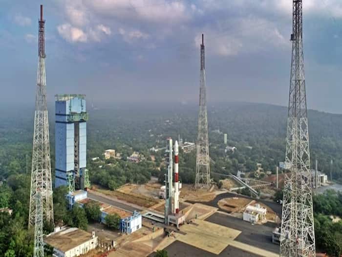 Isro Plans To Make Its Heaviest Rocket Lvm3 Under Ppp Model Here