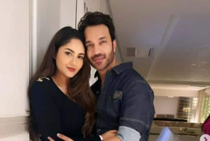 Bigg Boss 17: After Eviction, Romantic Photo of Vicky Jain and Purva ...