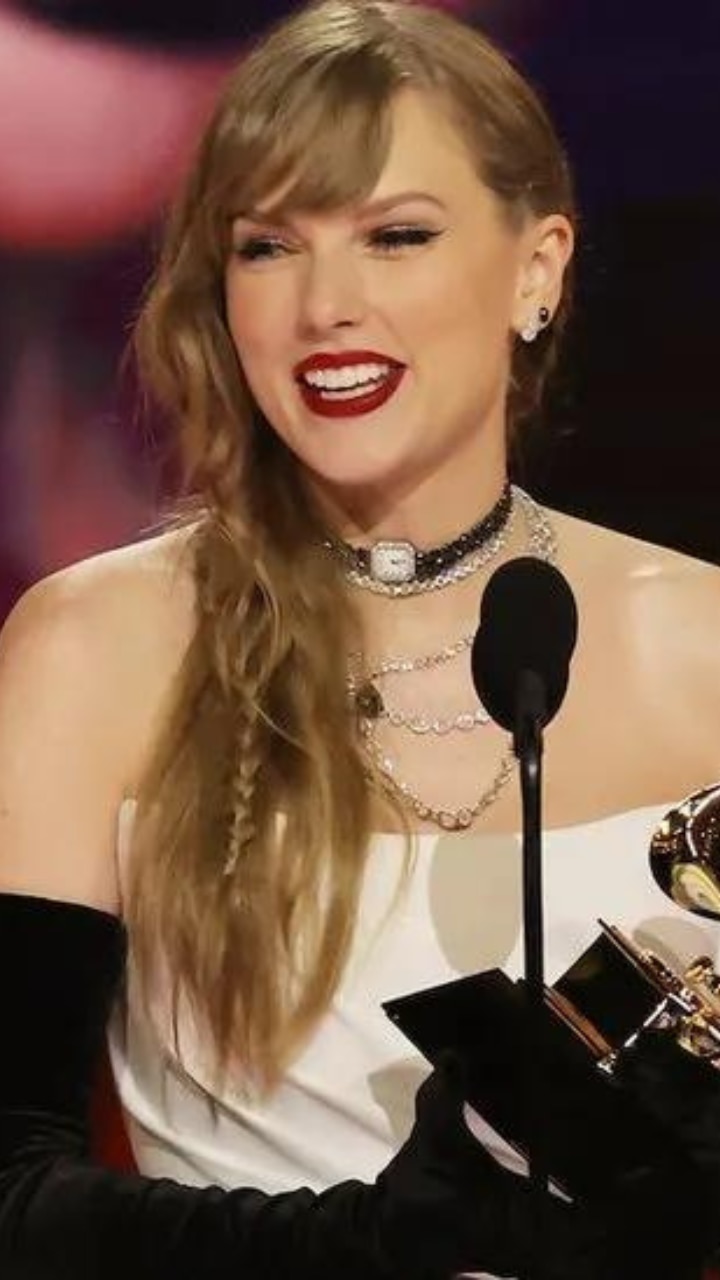 Top 9 Award Winning Songs By Taylor Swift