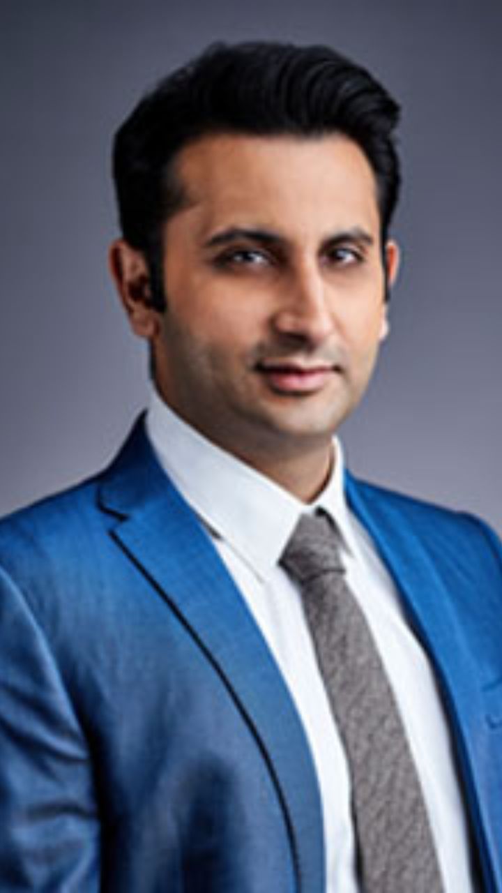 Adar Poonawalla Educational Qualifications