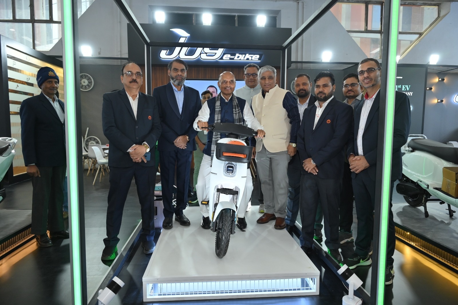 Hydrogen-Powered Electric Scooter Unveiled at Bharat Mobility Global ...