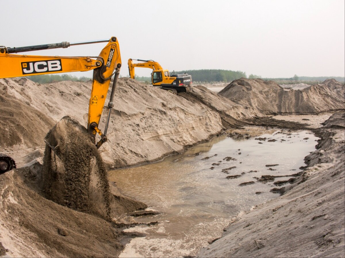 Tamil Nadu: ED Attaches 209 Excavators Worth Over Rs 130 Crore In ... Tamil Nadu: ED Attaches 209 Excavators Worth Over Rs 130 Crore In ...