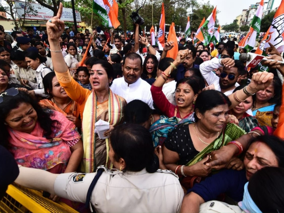 Odisha: Mahila Congress Workers Clash With Cops During Protest March To ...
