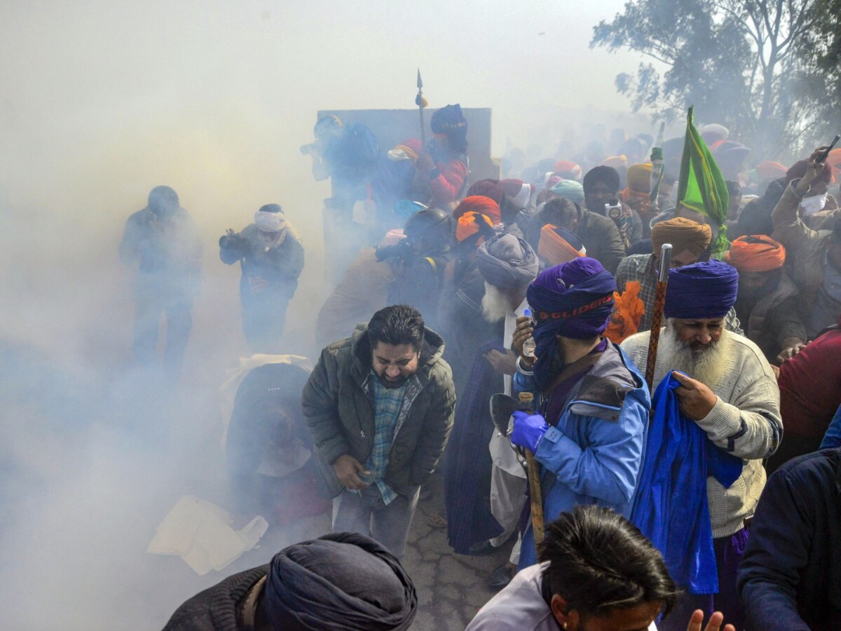 Farmers Protest: Protesters Tear-Gassed, 1 Dead in Clashes; Police ...