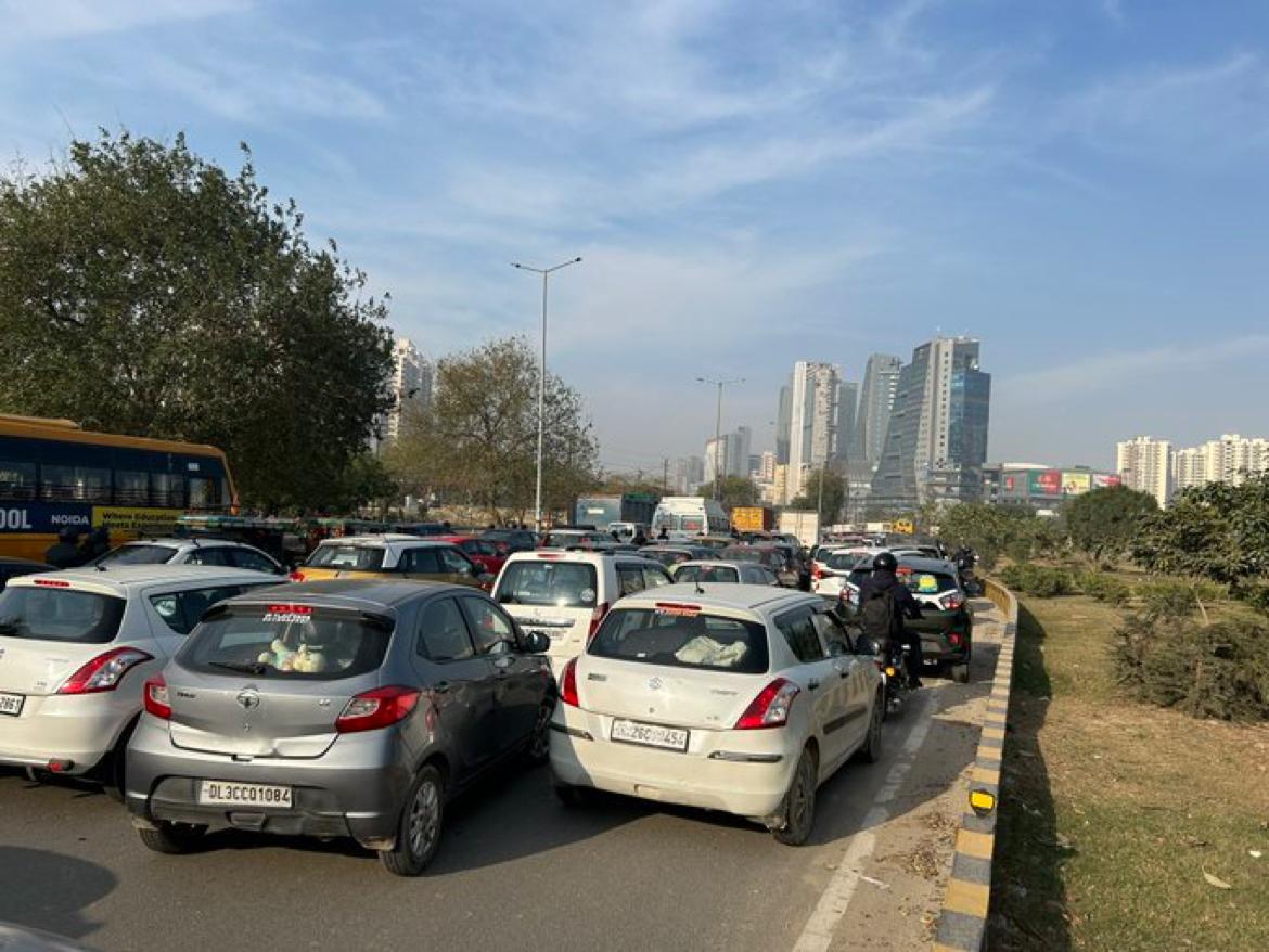 Massive Traffic Jam Witnessed on Delhi-Noida Border Due to Farmers ...