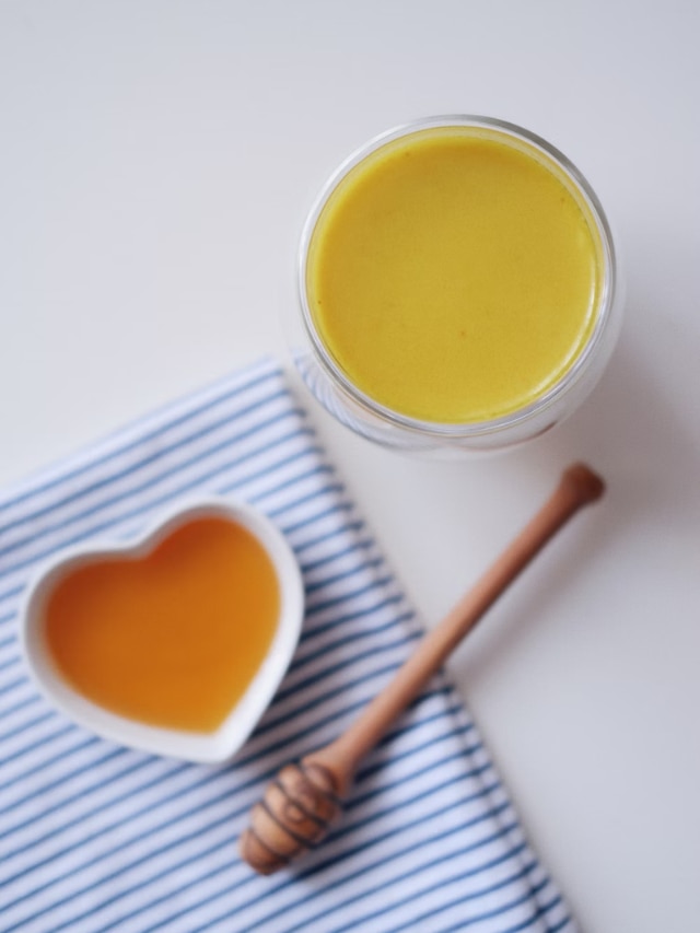 7 Benefits of Drinking Turmeric Water in Morning