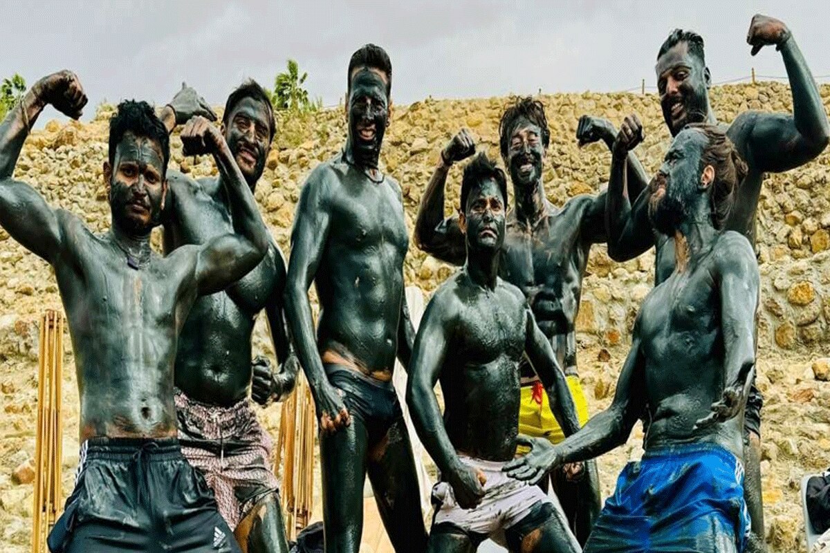 Chandni Chowk to Africa: कीचड़ में सने नज़र आए Akshay Kumar- Tiger Shroff- akshay kumar and ...