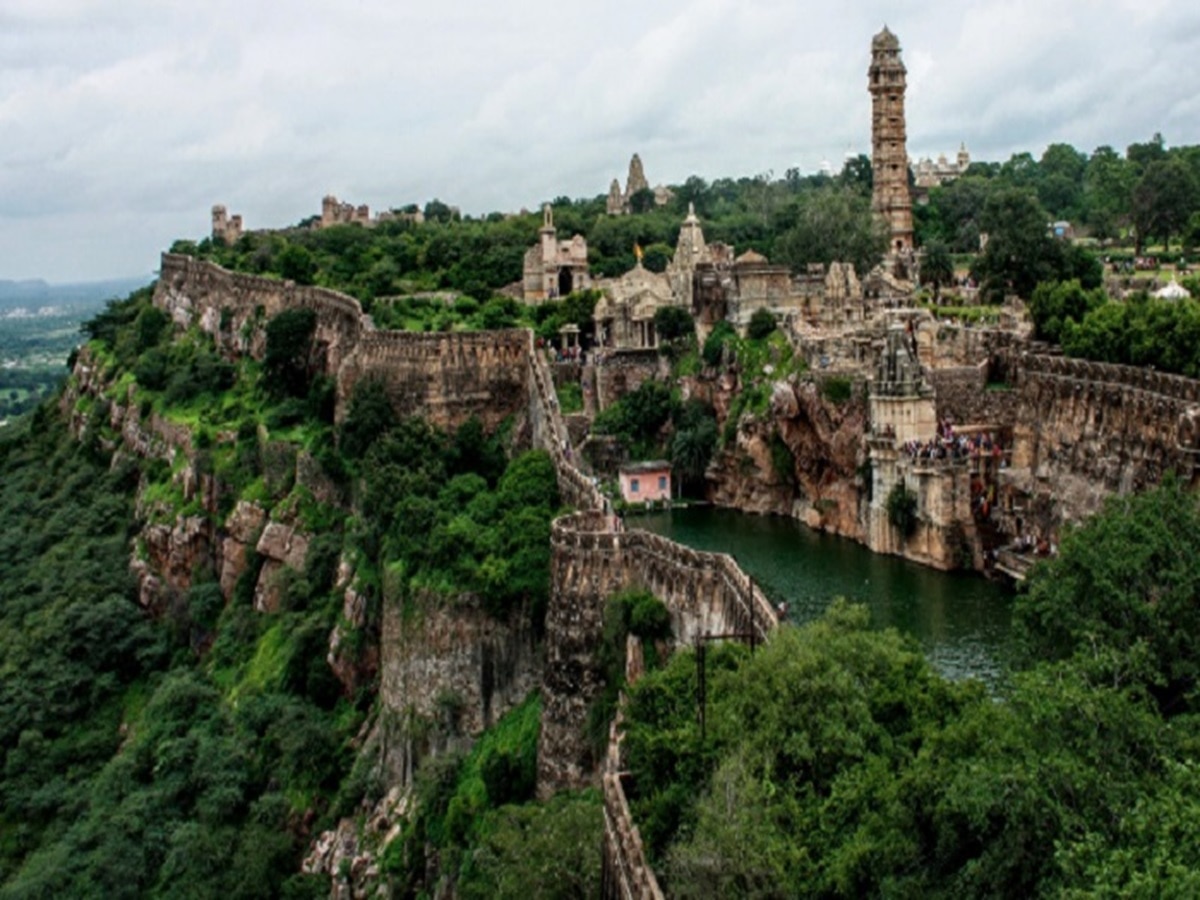 Chittorgarh Fort: 7वीं शताब्दी के इस किले के बारे में जानिए 10 बातें ...